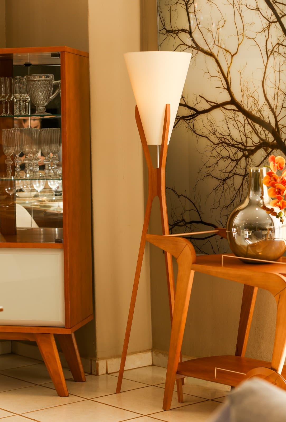 Luminária Abajur de chão Alaska para Indoor Living, confira já!